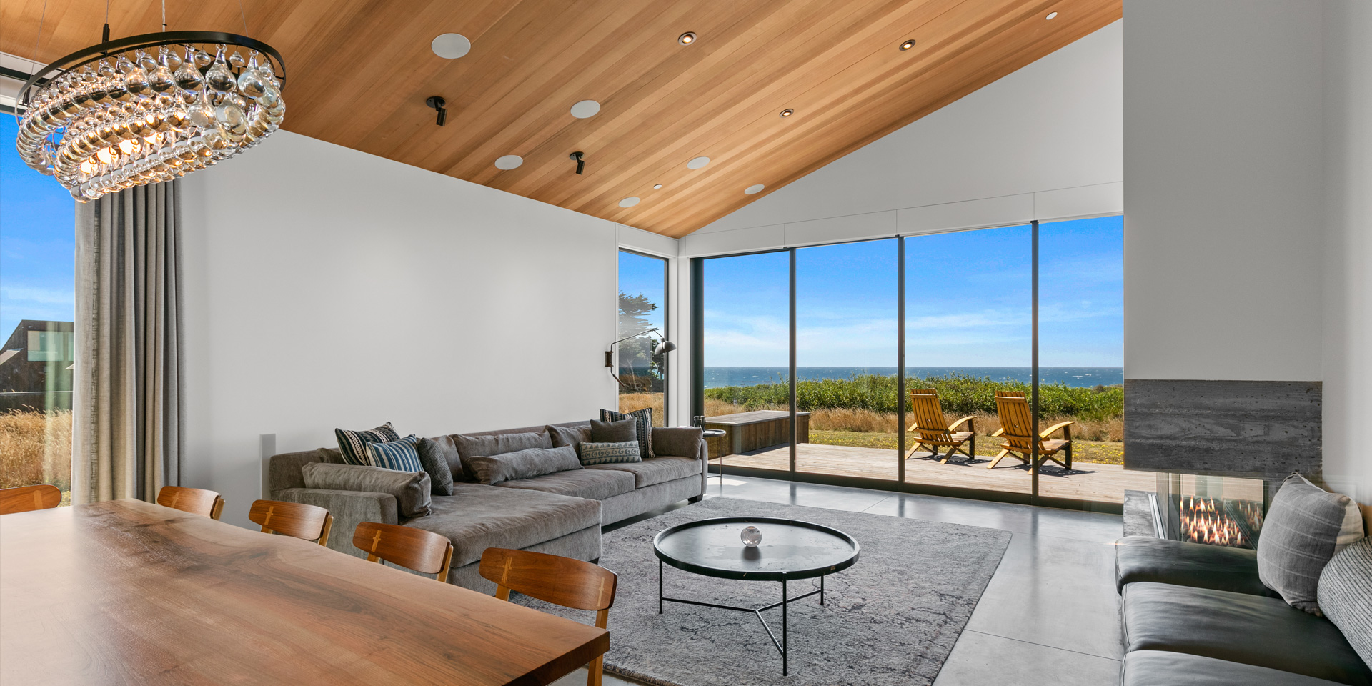 Contemporary Bluff Home | Empire Contracting, Inc.