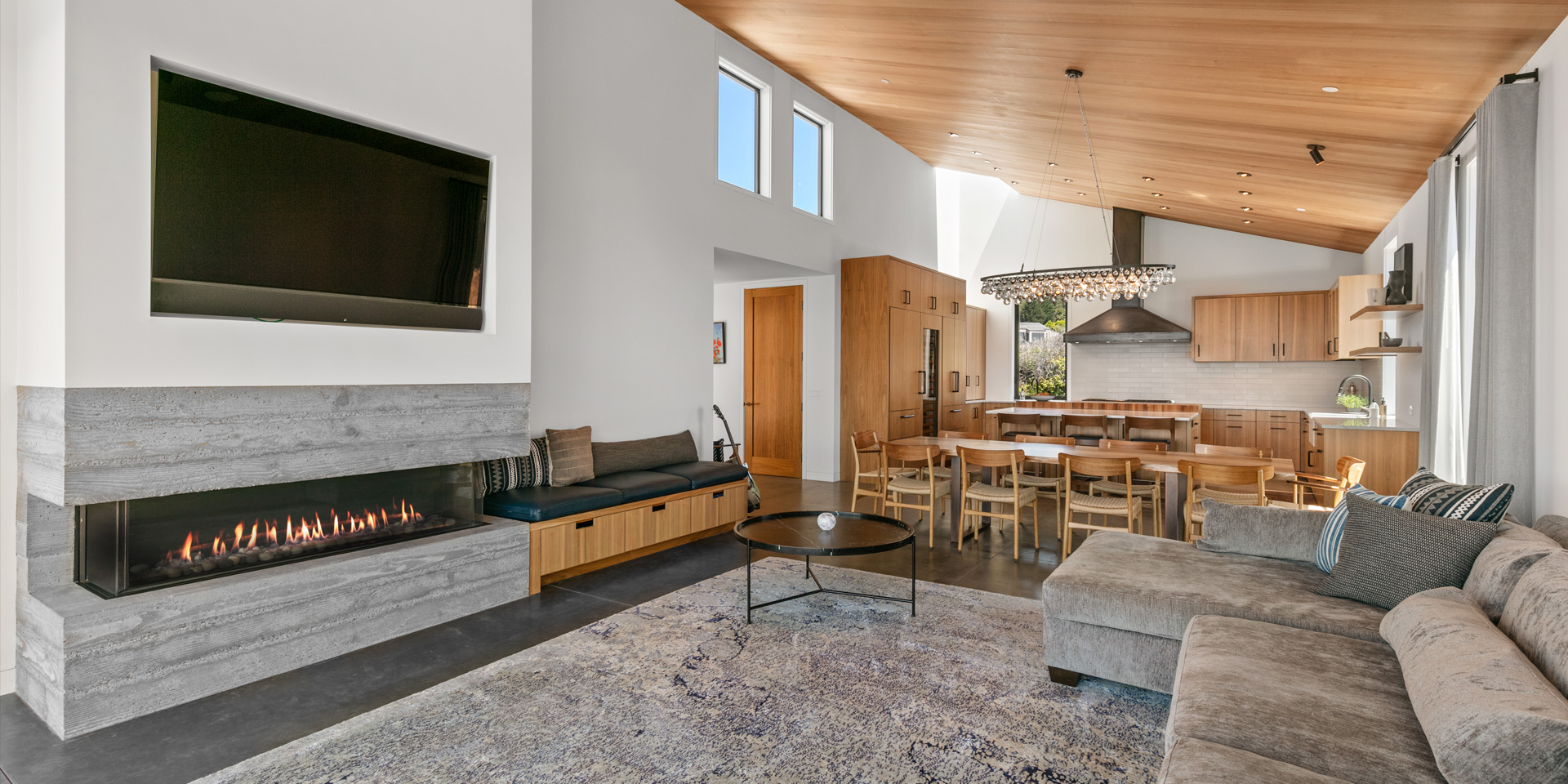 Contemporary Bluff Home | Empire Contracting, Inc.