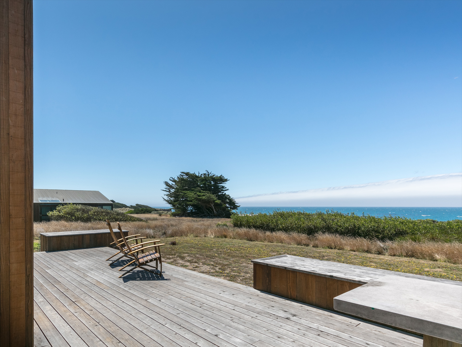 Contemporary Bluff Home | Empire Contracting, Inc.