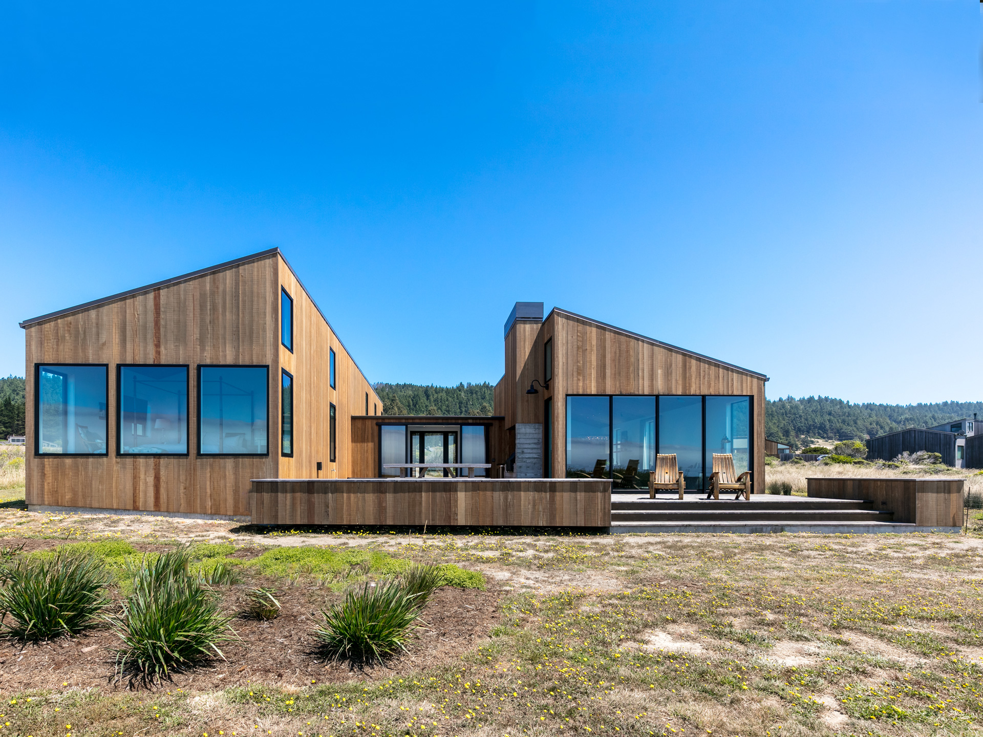 Contemporary Bluff Home | Empire Contracting, Inc.